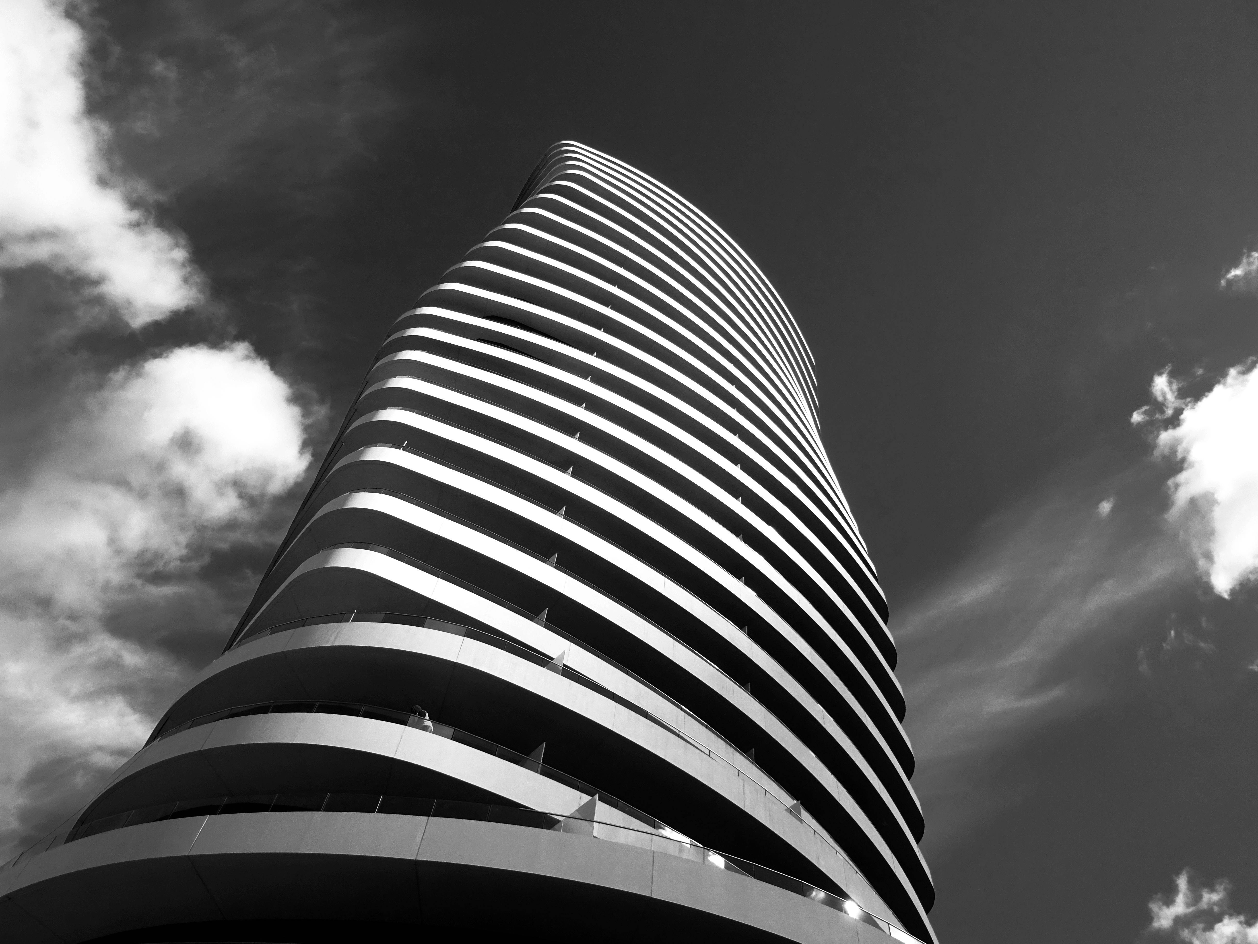 Modern vs. Contemporary Architecture: What’s the Real Difference ...