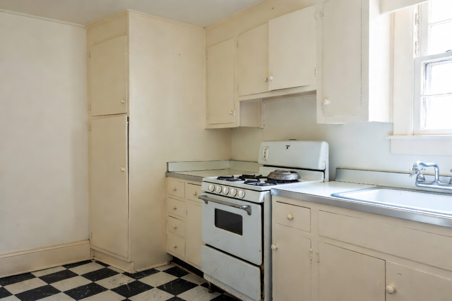 1930s Kitchens: Everything You Need to Know | ArchitectureCourses.org