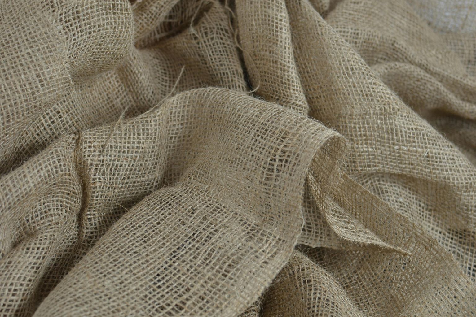 Is Burlap a Good Insulator? Here’s the Real Deal | ArchitectureCourses.org