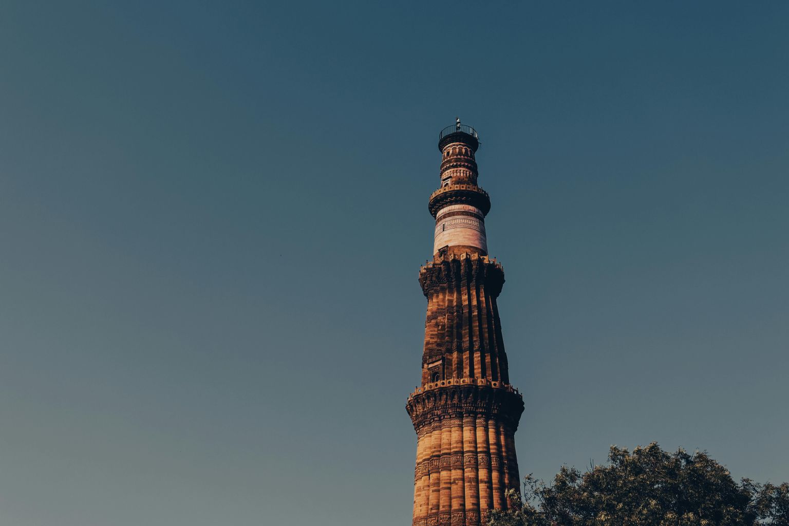 Qutub Minar Architecture and History: Everything You Need to Know ...