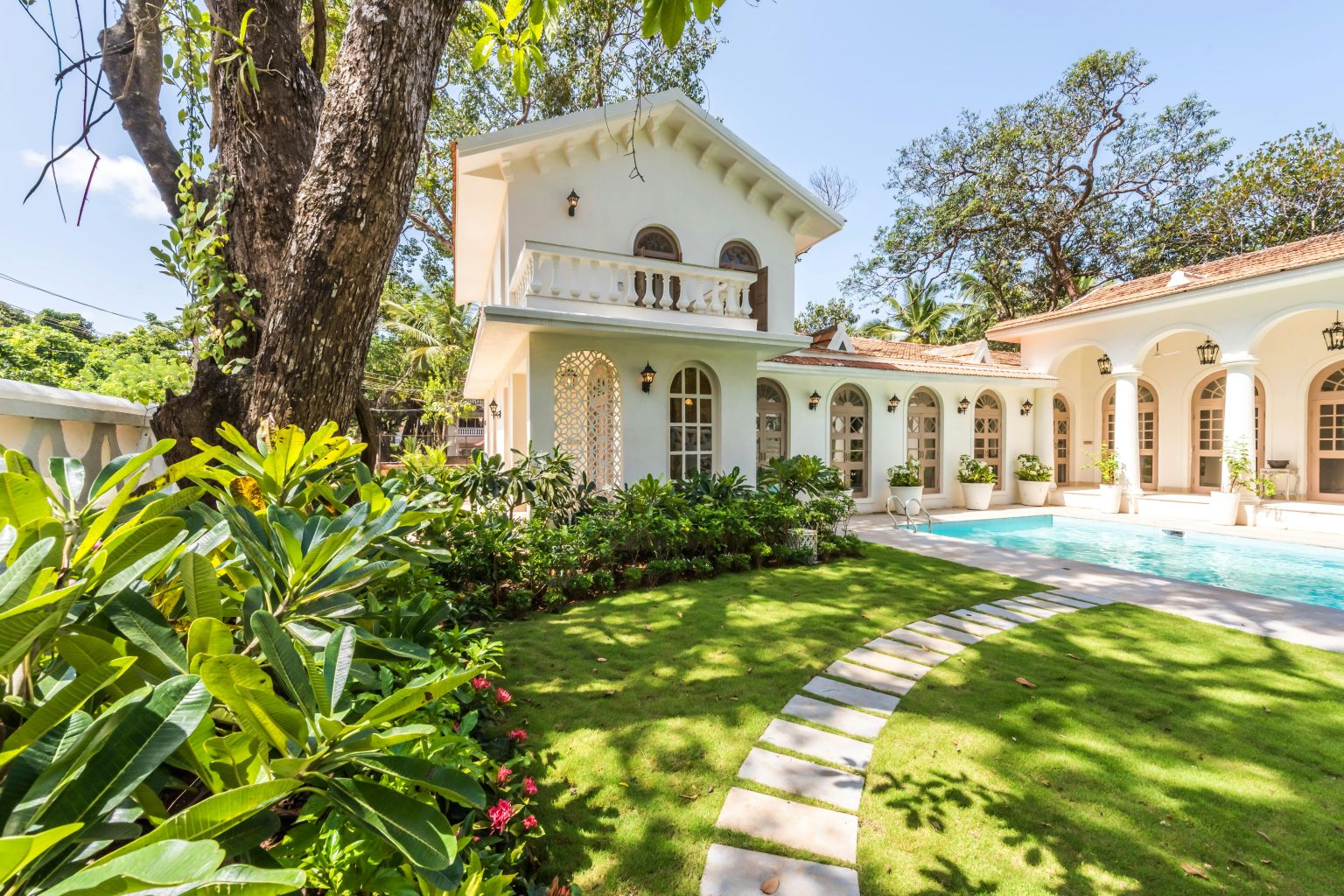 Mediterranean Style Villa: Layout, Materials, and Shade ...