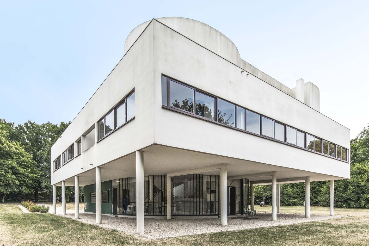 Frank Lloyd Wright vs Le Corbusier: Two Modern Visions That Still Fight ...